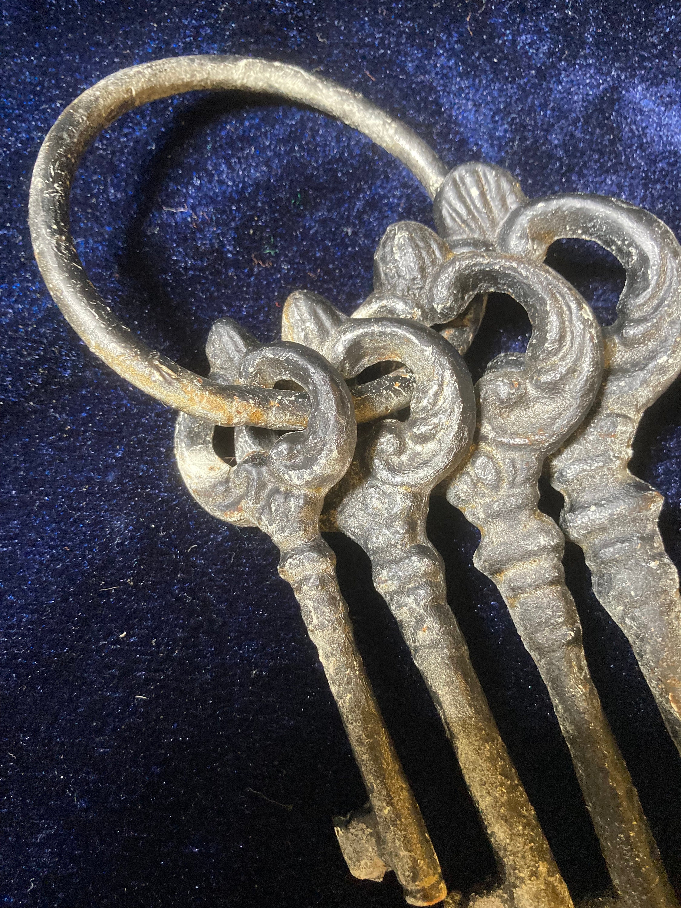Old Castle Keys of Cast Iron - Etsy