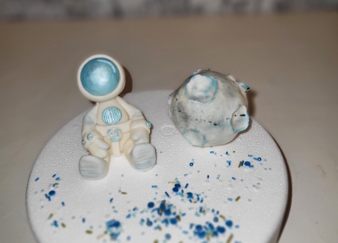 Astronaut Fondant Figure Sugar Figure Cake Decoration Planet Moon Space ...