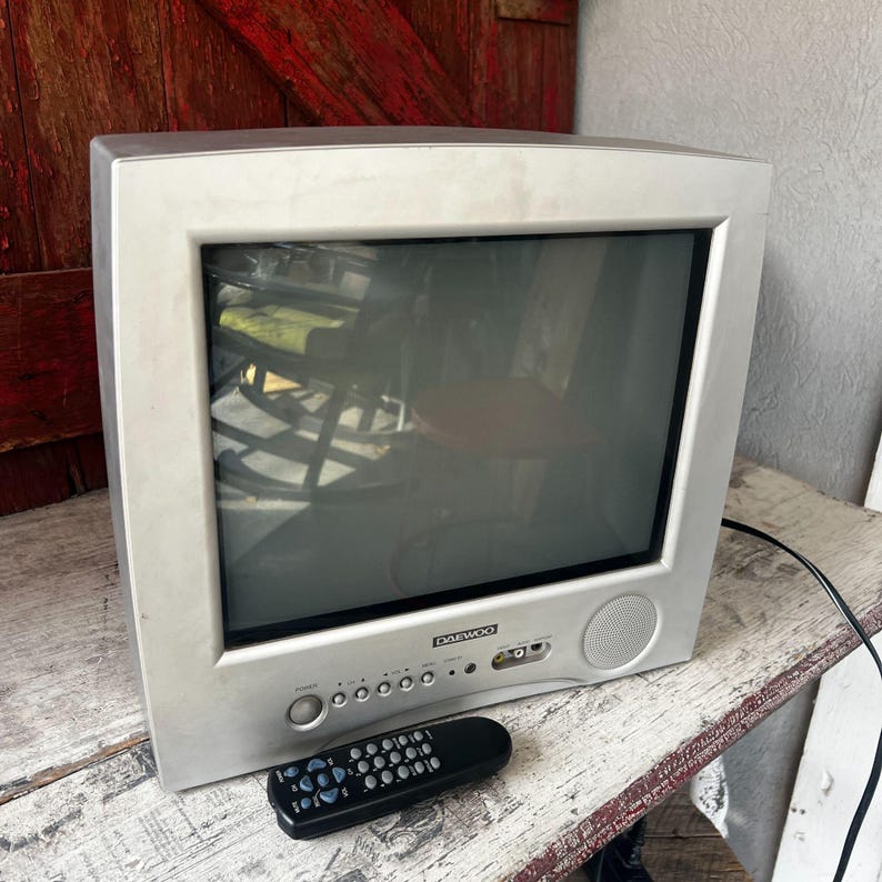 Daewoo Silver Gaming CRT TV With Remote Model DTQ-14U5SC 2004 Vintage ...