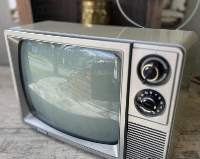 Vintage 1984 Montgomery Ward Model GEN11235 Portable TV - Etsy