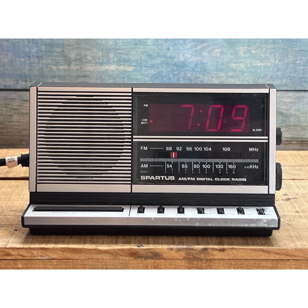 Vintage Spartus Alarm Clock Radio Model No. 0115-61 - Restored ...