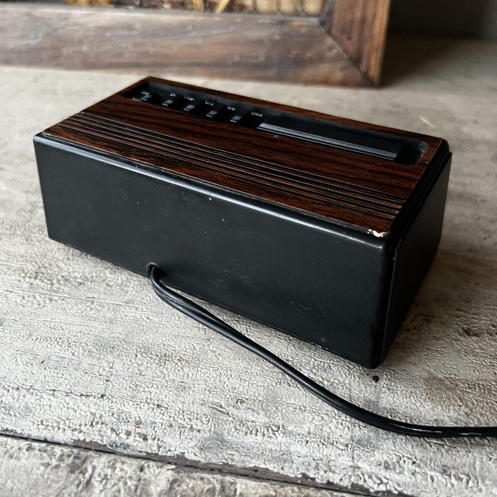 Spartus Vintage Digital Alarm Clock With Wood Grain & Battery Reserve ...