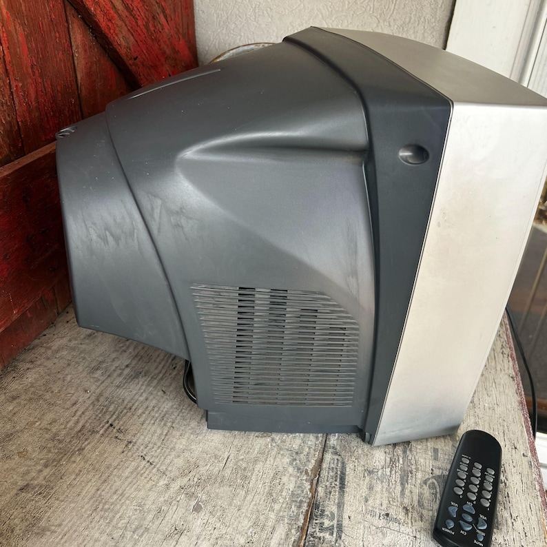 Daewoo Silver Gaming CRT TV With Remote Model DTQ-14U5SC 2004 Vintage ...