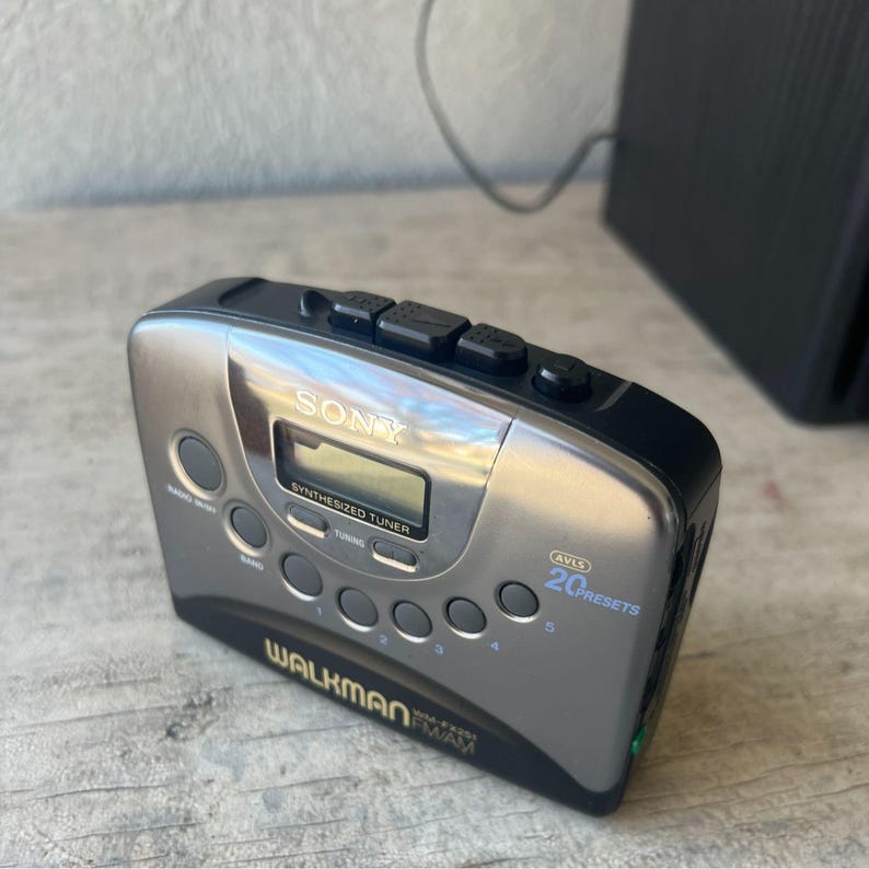 Sony Walkman WM-FX251 for Parts or Repair – Working Radio (weak Signal ...