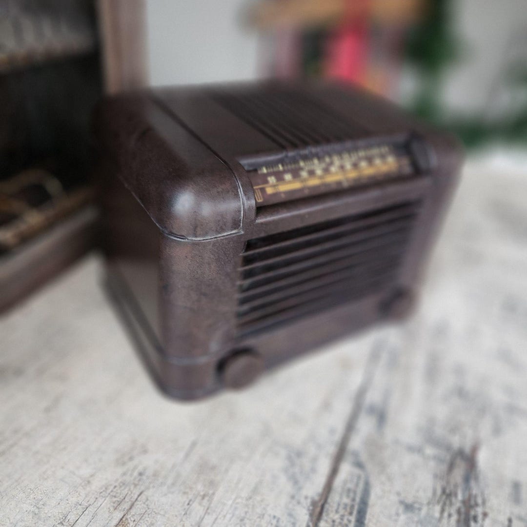 1940s Radiola Bakelite Radio Retrofitted With Bluetooth Vintage ...