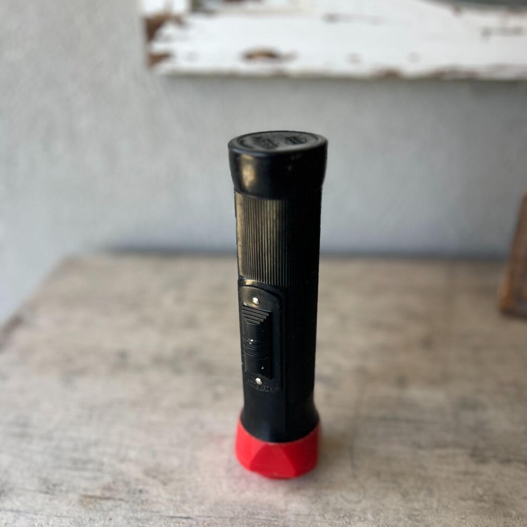 Vintage Black & Red Eveready Flashlight - Fully Functional Retro Torch ...