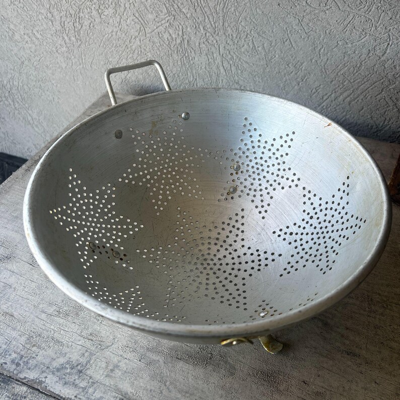 Vintage Aluminum Star Mirro 3-footed Colander | Mid-century Kitchen ...