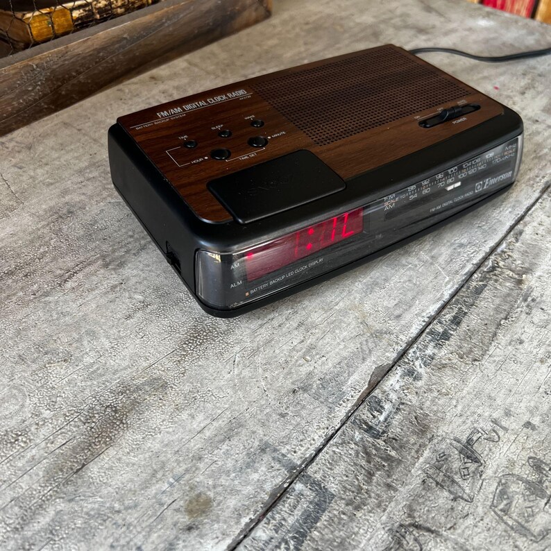 Vintage Emerson AM/FM Digital Clock Radio - No Alarm - Etsy