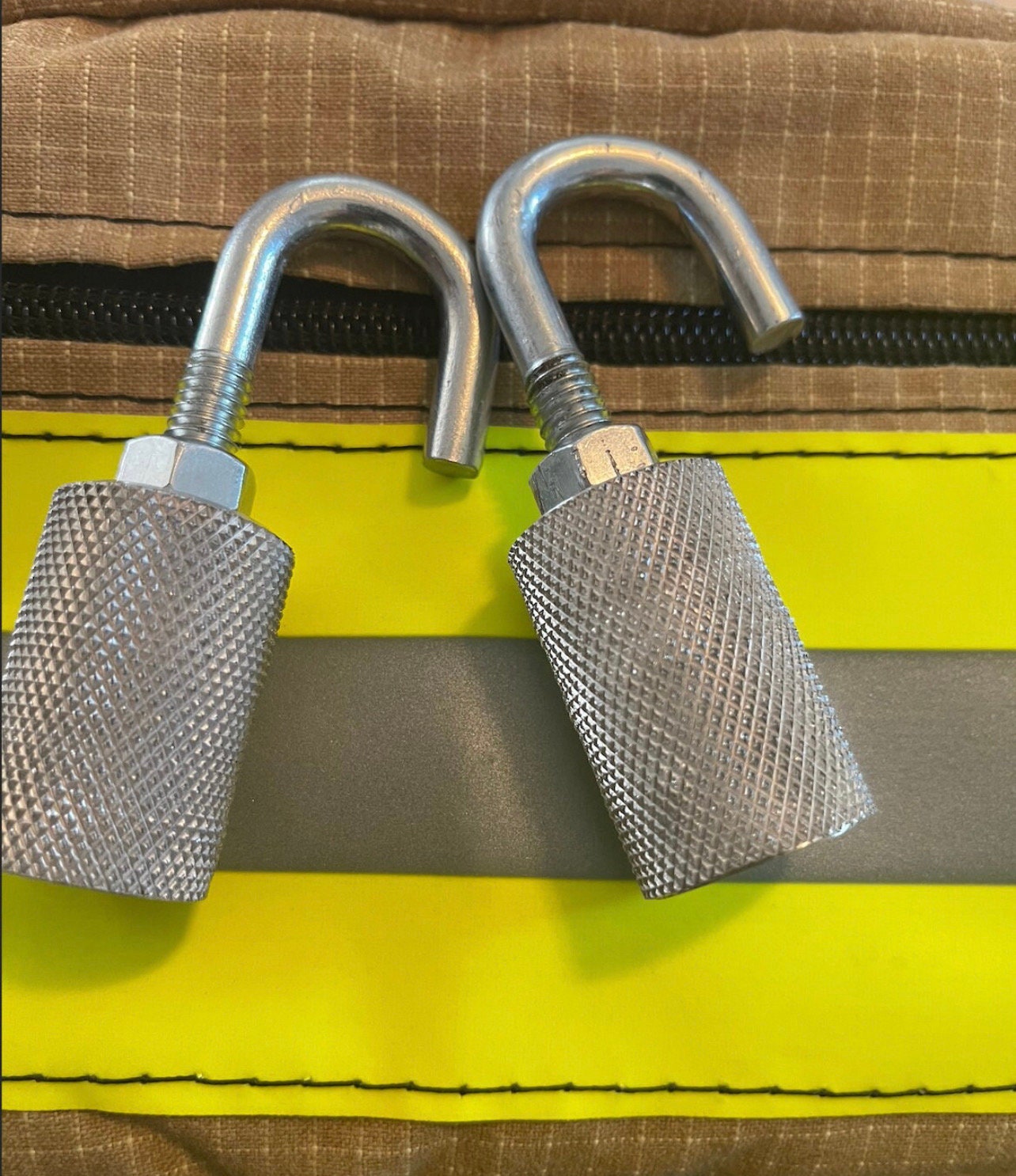 Holding 2 and 1 Set 1 Grooved Lieu Aluminum Door Chock & a Pair of Da ...