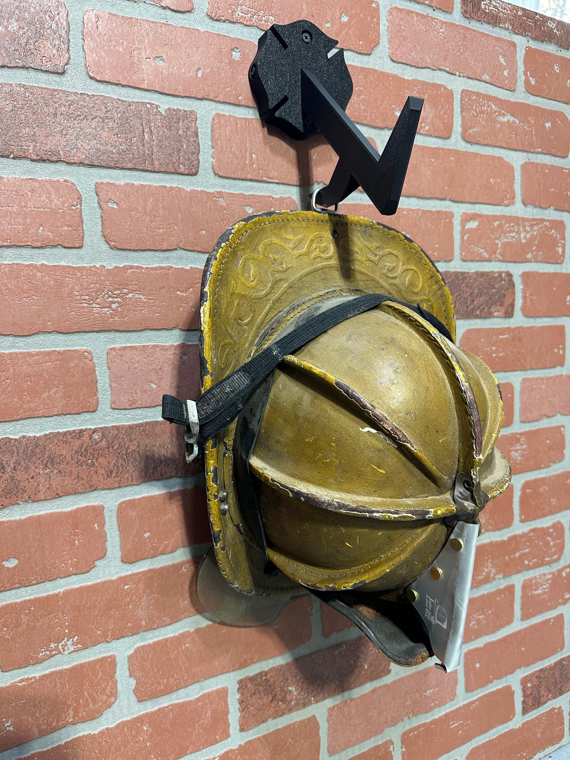 New York Roof Hook Helmet Mount Display - Etsy