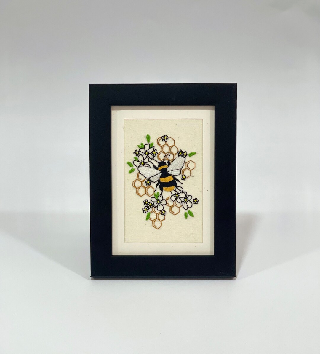 Bee Hand-embroidered Art - Etsy