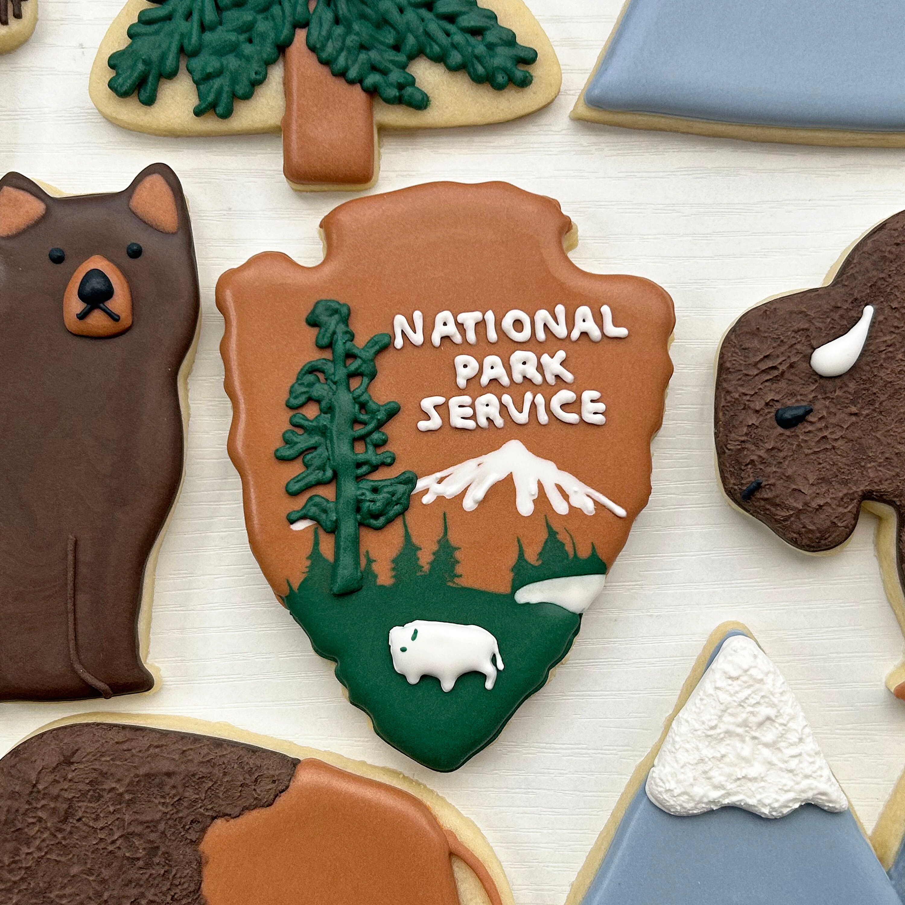 National Park Bison, Bear, Mountain, Crest, and Pine Tree Wildlife ...