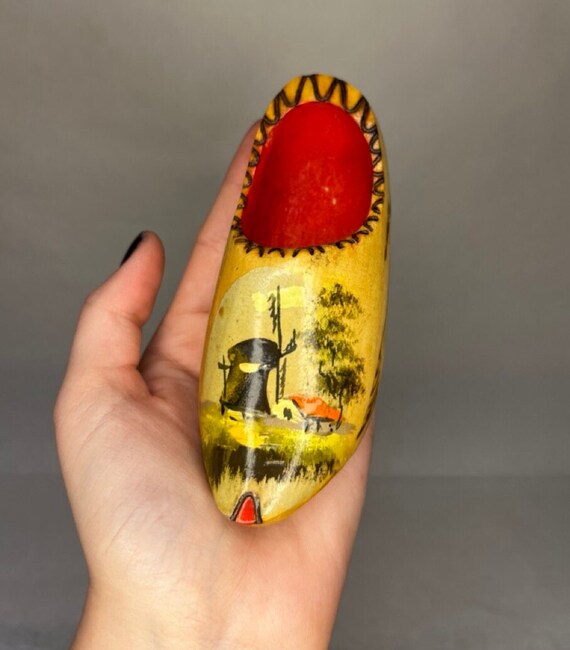 Vintage wooden miniature clog with painting - Gem