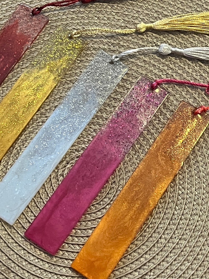 Enchanting Resin Bookmarks: Glitter Glam and Confetti Charm Glitter ...