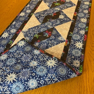 Quilted Table Runner, Winter Twisted Pole Table Cloth, Ribbon Pole Table Linen, Beautiful Table ...