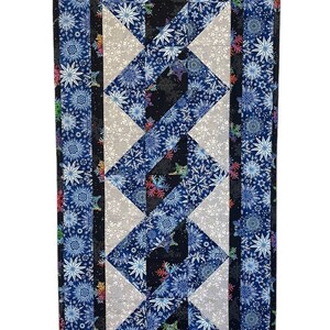 Quilted Table Runner, Winter Twisted Pole Table Cloth, Ribbon Pole Table Linen, Beautiful Table ...