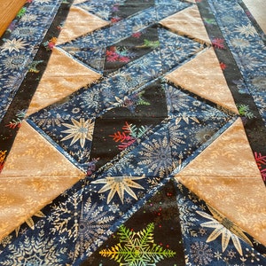 Quilted Table Runner, Winter Twisted Pole Table Cloth, Ribbon Pole Table Linen, Beautiful Table ...