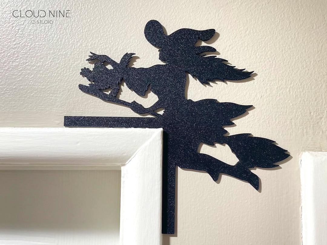 Witch Door Topper, Halloween Flying Witch Door Corner Decor, Spooky ...