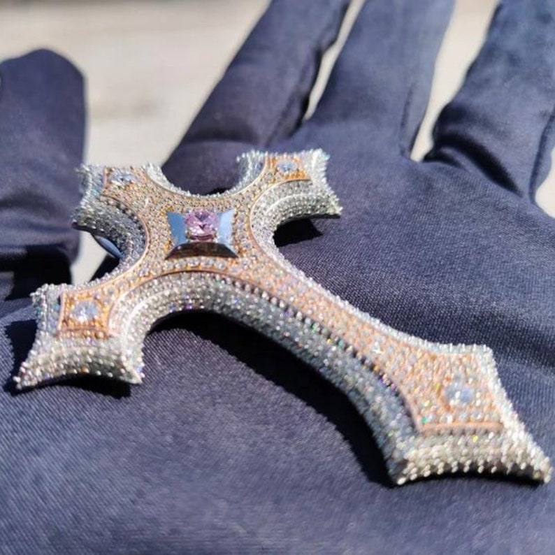 Men's Iced Out Cross Pendant 925 Sterling Silver VVS Pendant Round ...