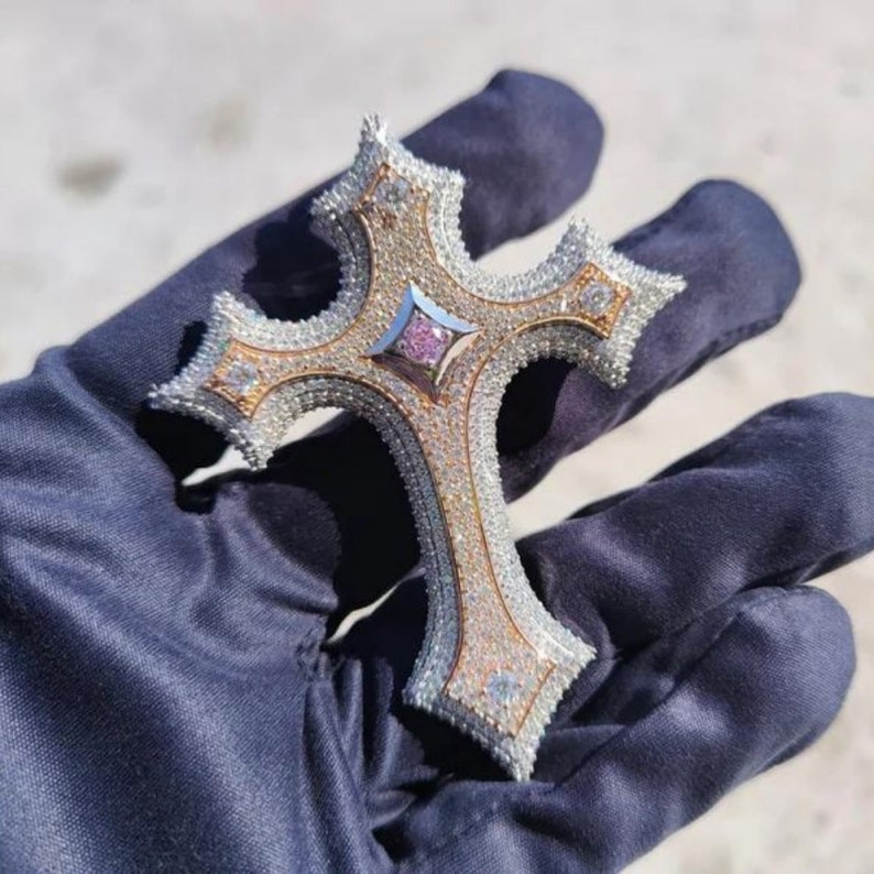 Men's Iced Out Cross Pendant 925 Sterling Silver VVS Pendant Round ...