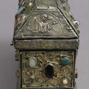 Medieval Metalwork Artisan Design Collection - 150 Images of Detailed ...