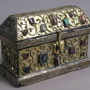 Medieval Metalwork Artisan Design Collection - 150 Images of Detailed ...