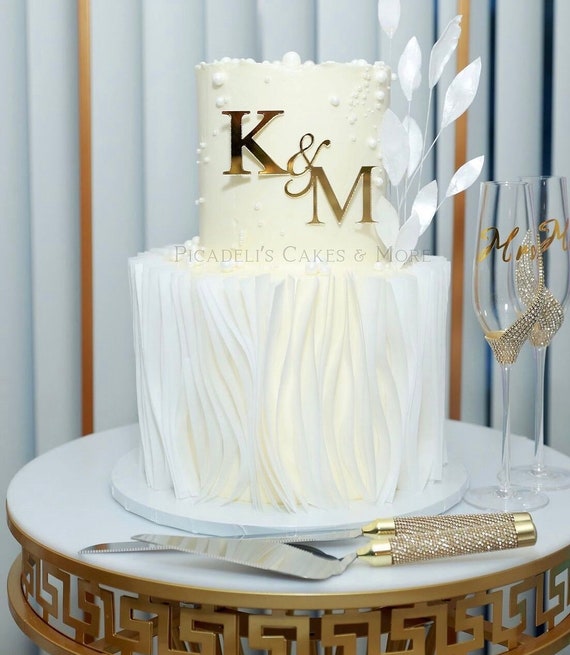 Wedding cakes with initials on top 60 photos - Astyledwedding.com