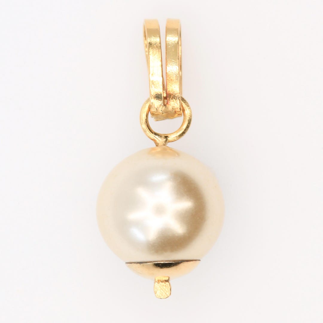 Vintage 18K Yellow Gold Lustrous Pearl Charm Pendant Classic ...