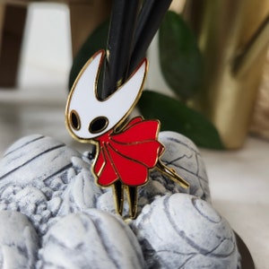 Hollow Knight Enamel Pins - Knight/hornet/grub - Etsy
