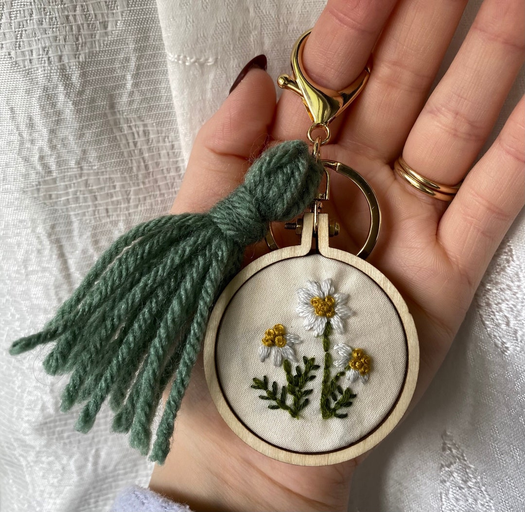 Daisy Hand Embroidered Keychain - Etsy Hong Kong