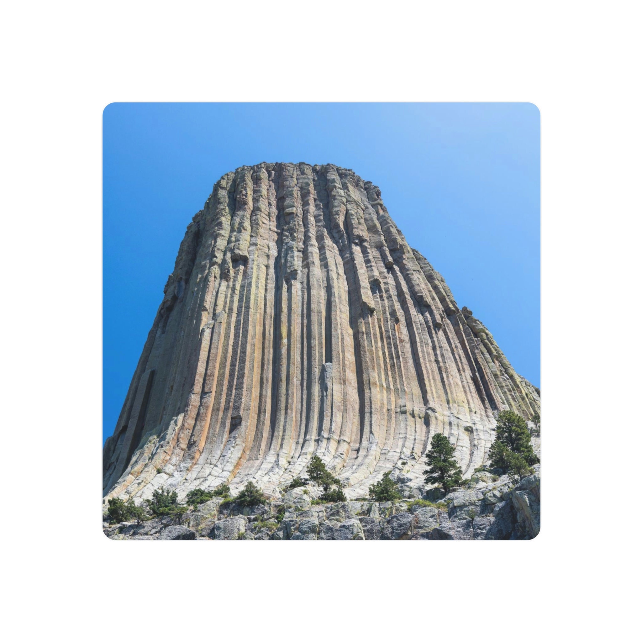 The Majestic Devils Tower: A Clear Day's View of the Monolith Rising ...