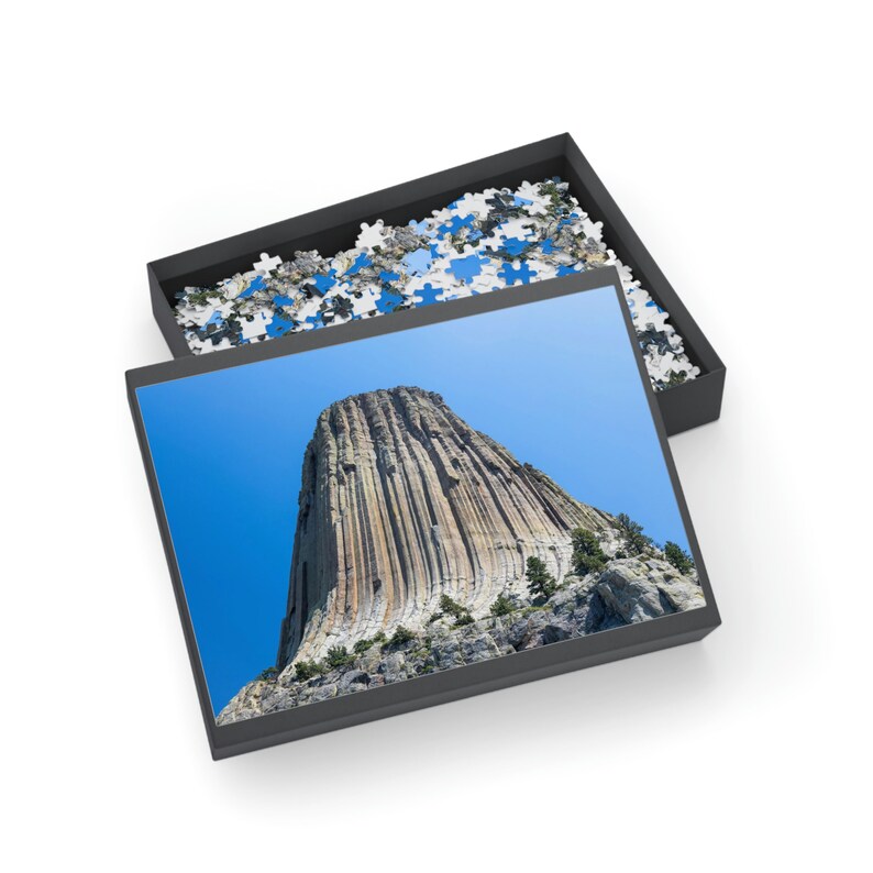 The Majestic Devils Tower: A Clear Day's View of the Monolith Rising ...