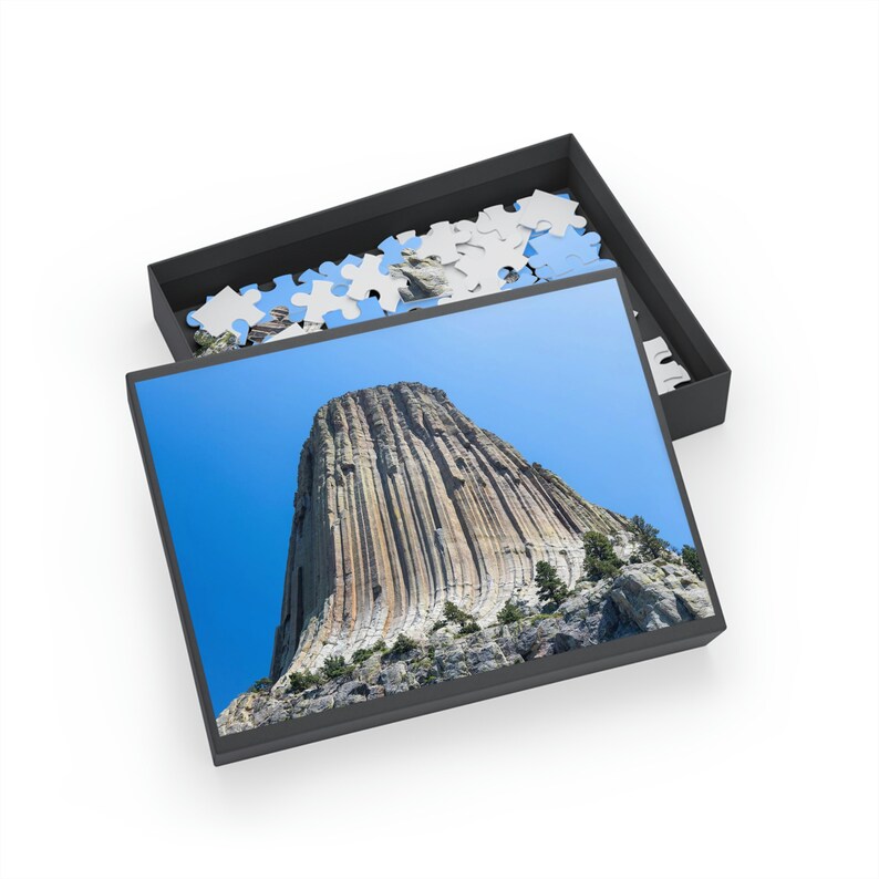 The Majestic Devils Tower: A Clear Day's View of the Monolith Rising ...