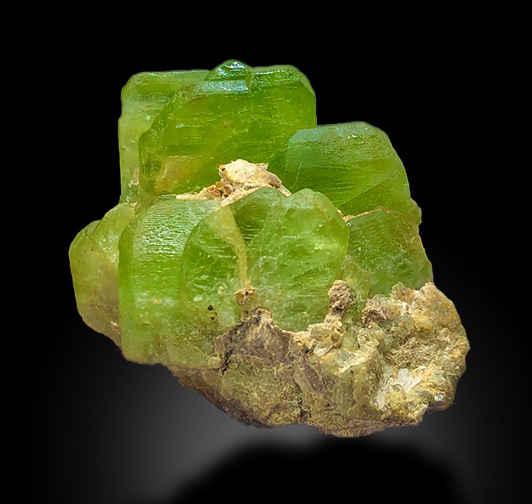 Pocket Size Terminated Olive Green Peridot Crystals, Green Peridot ...