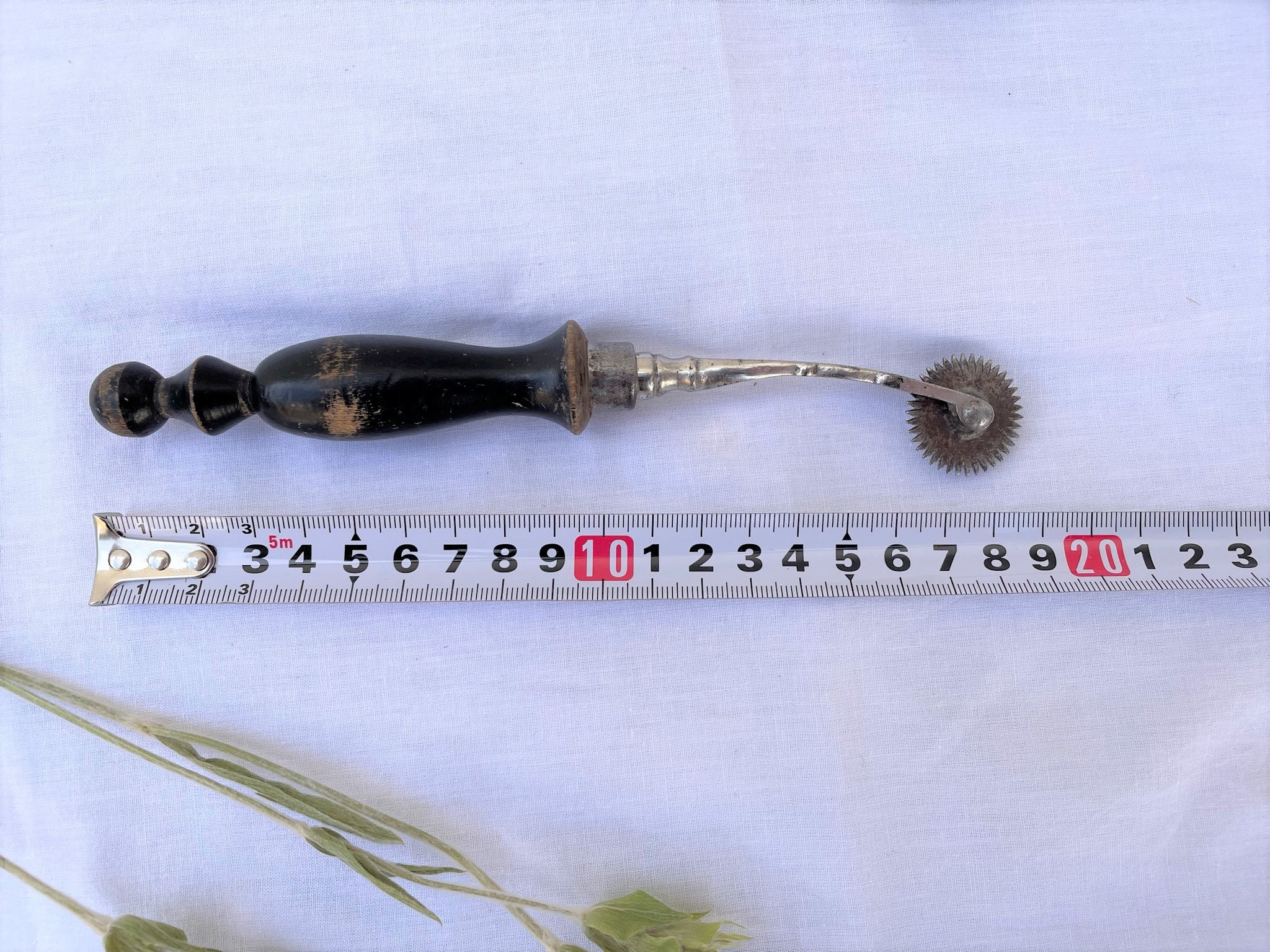 Wooden Handled Needle Point Tracing Wheel-serrated Edge Pattern Tracer ...