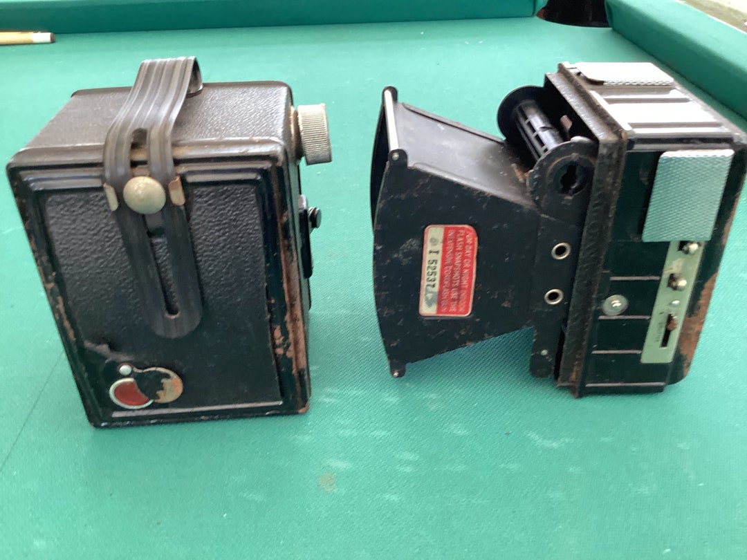 2 Vintage Cameras. Box Brownie and Conway Flash - Etsy