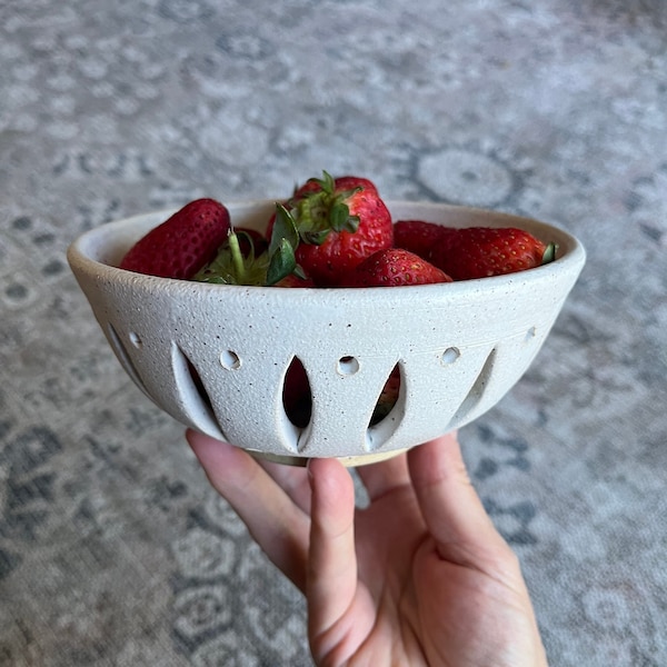 Ceramic Berry Bowl - Etsy