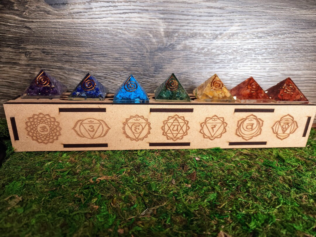 Orgone 7 Chakra Pyramid Set Crystal Pyramid - Etsy