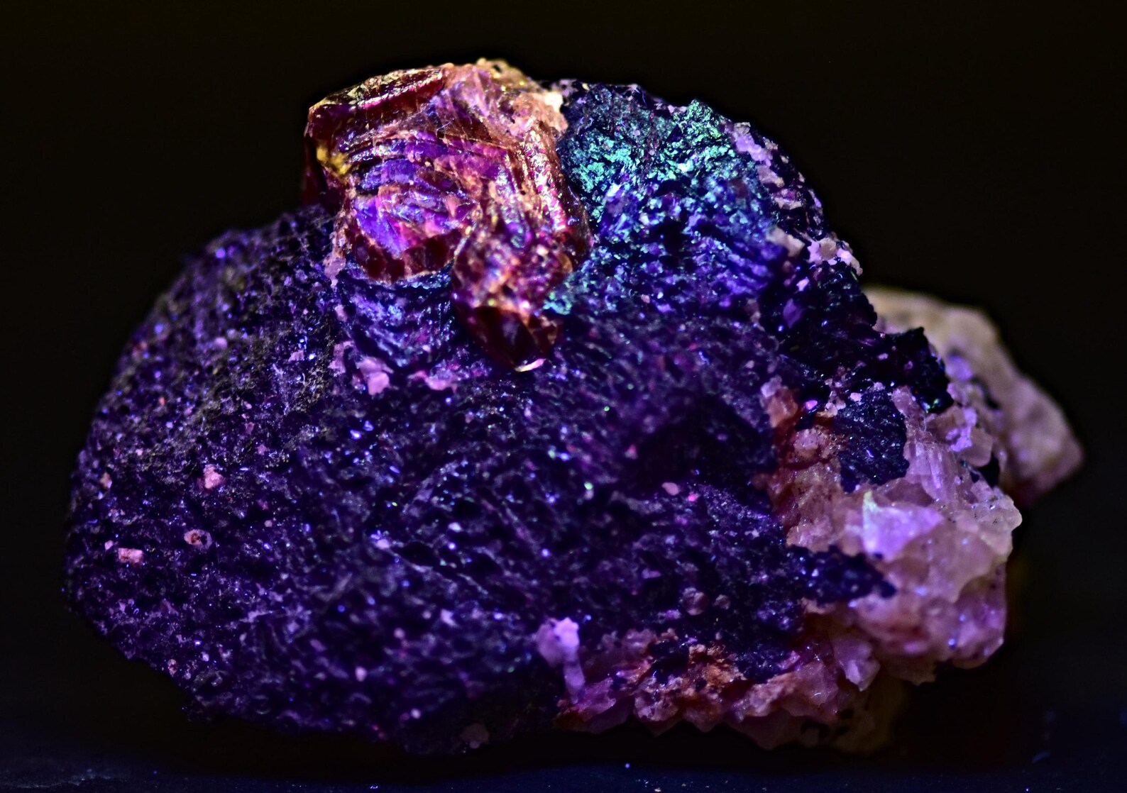 67 Gram Short Wave Fluorescent Red Zircon Crystal Specimen - Etsy