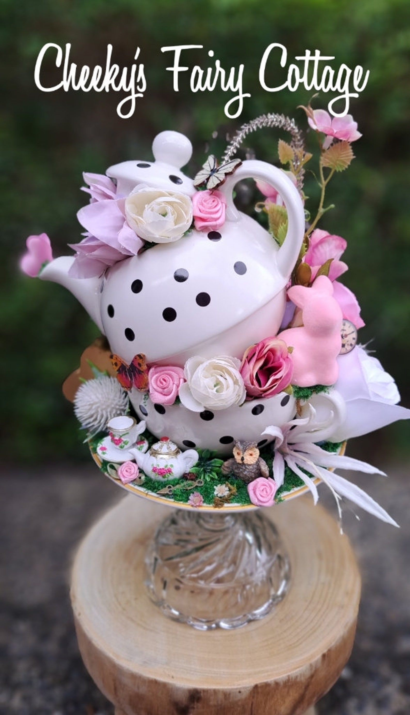 Alice in Wonderland Inspired Centrepieces on Glass Stand. Themed Party ...
