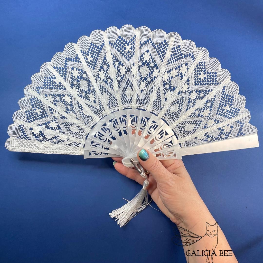 White LACE SPANISH FAN, Abanico Hand Fan With Handmade Bobbin Lace ...