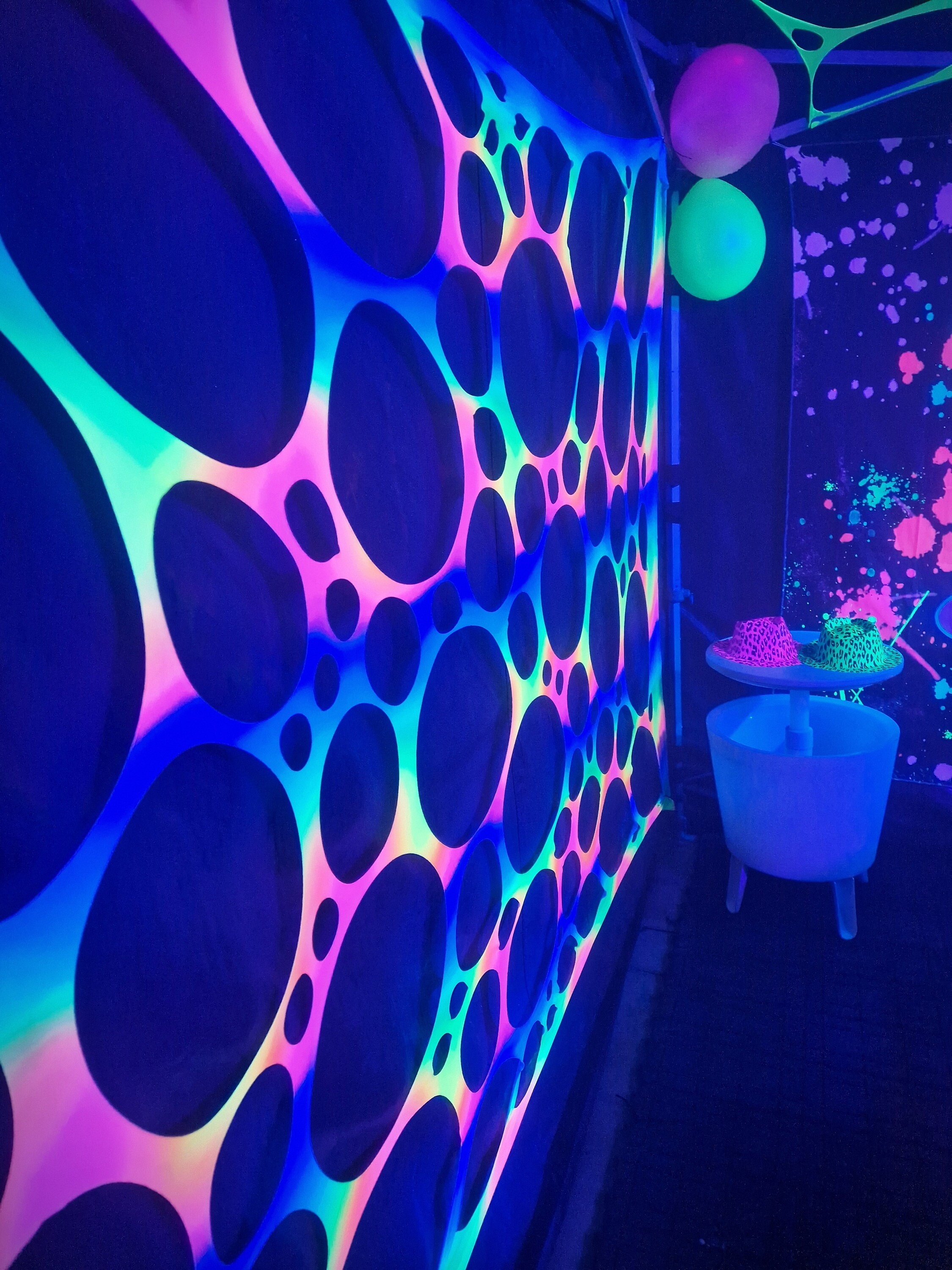 UV Neon Rainbow Stretch Event Décoration, Glow in the Dark Stretchy ...