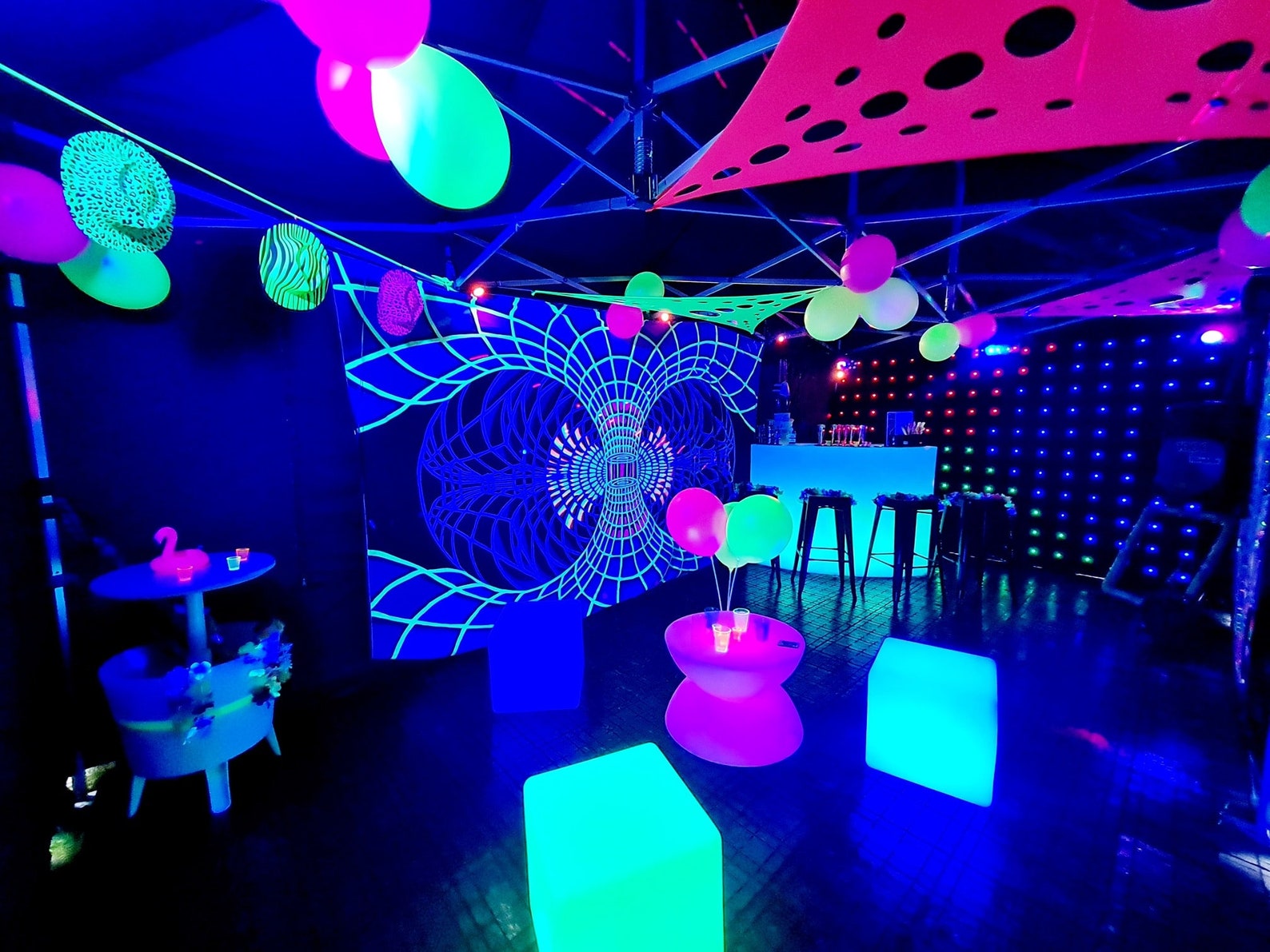 UV Reactive Décor, Triangular Ceiling Stretch Décor, Blacklight Party ...
