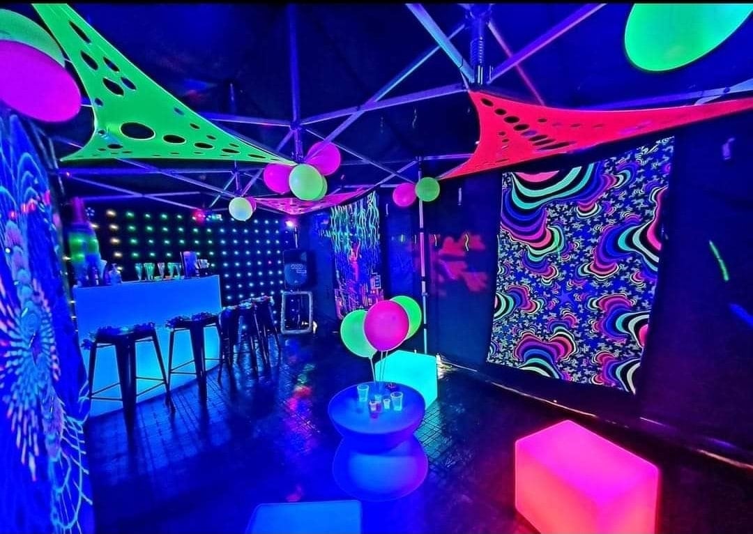 UV Reactive Décor, Triangular Ceiling Stretch Décor, Blacklight Party ...