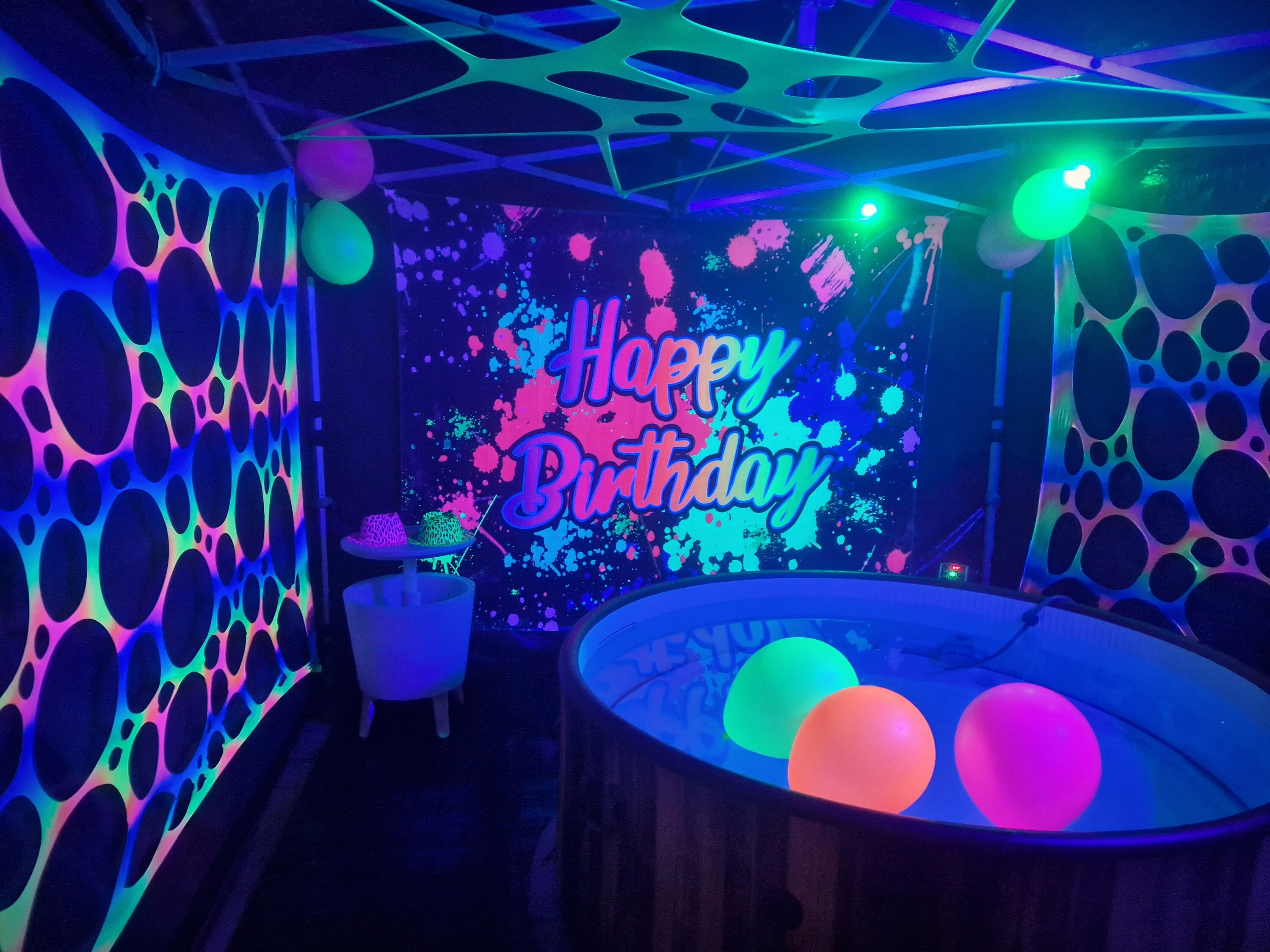 UV Neon Rainbow Stretch Event Décoration, Glow in the Dark Stretchy ...