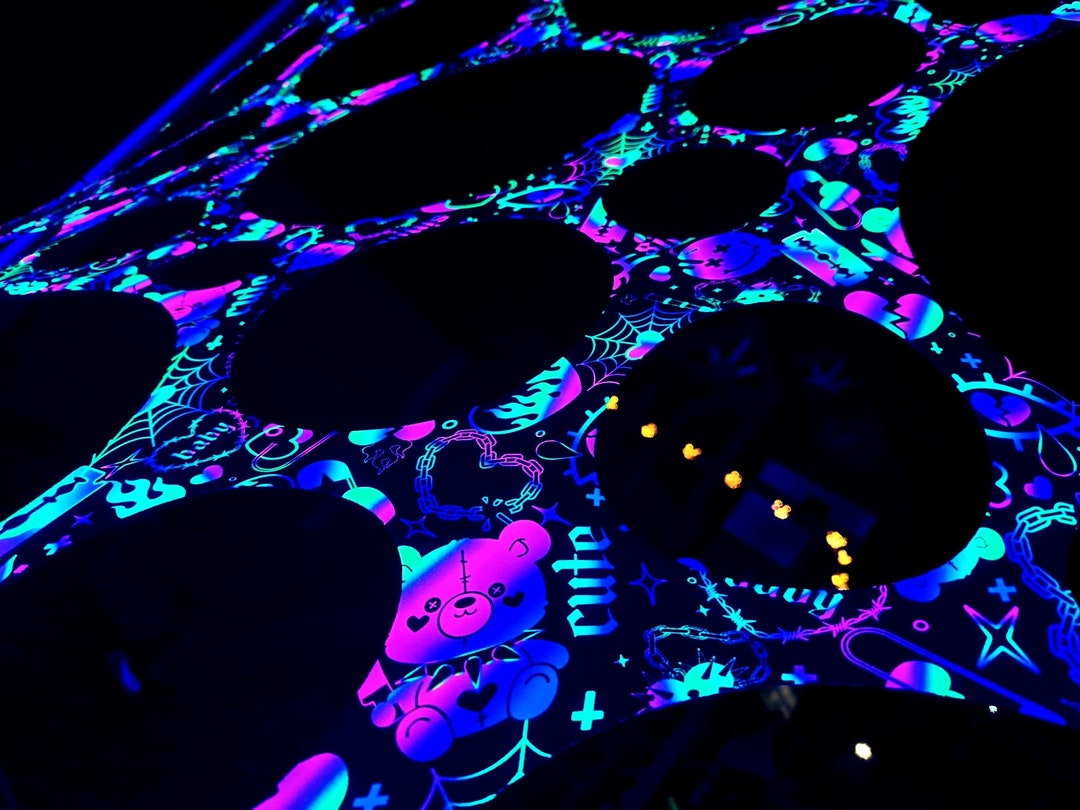 UV Psychedelic Bear Webbing Stretch Event Décoration, Glow in the Dark ...