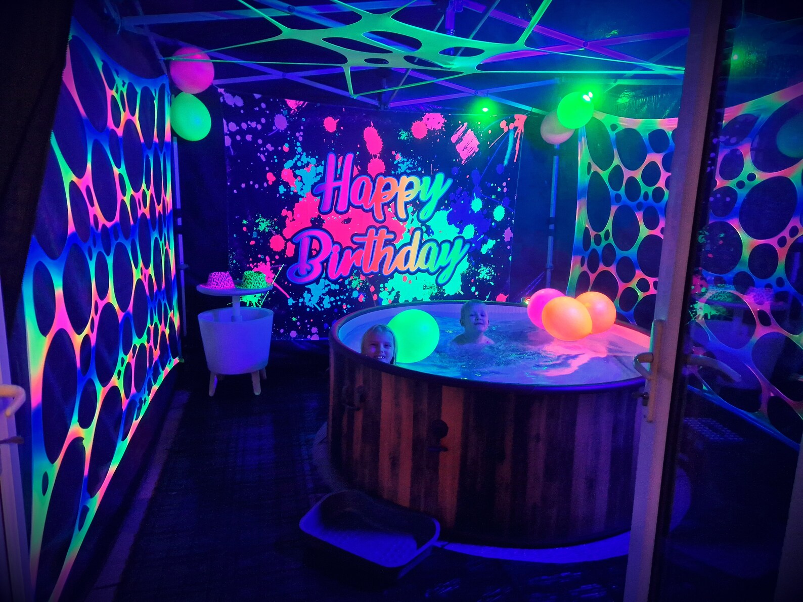 UV Neon Rainbow Stretch Event Décoration, Glow in the Dark Stretchy ...