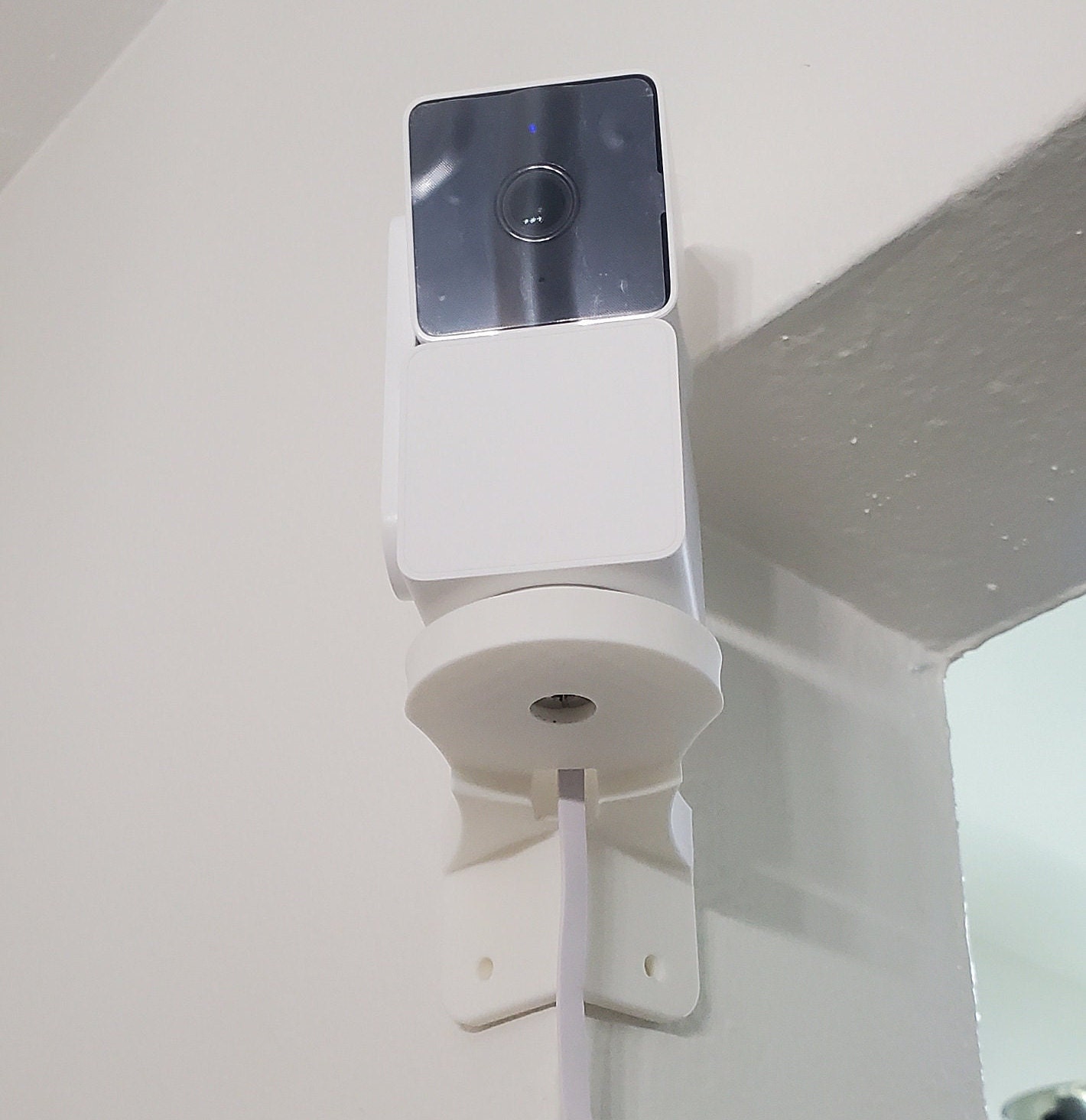 Wyze CAM PAN V3 Corner Mount Wall Bracket for Hanging Security Camera 2 ...