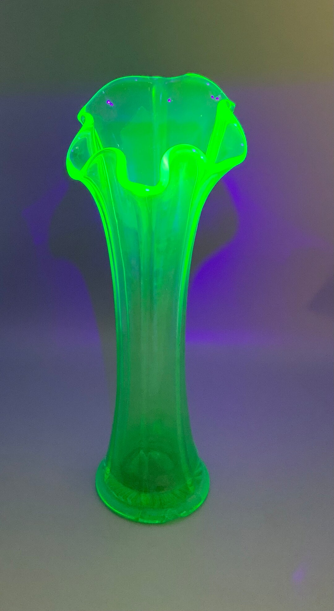 Vintage Green Uranium Glass Vase With Ruffled Edge - Etsy