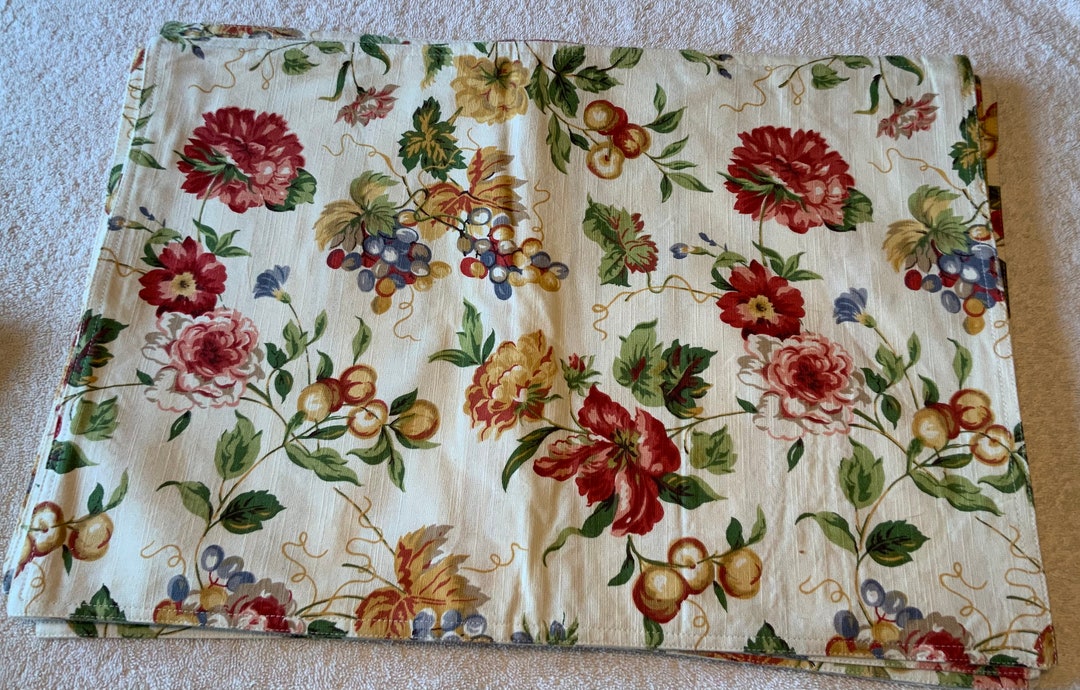 Floral Table Runner and Four Matching Placemats From Emma's Garden ...